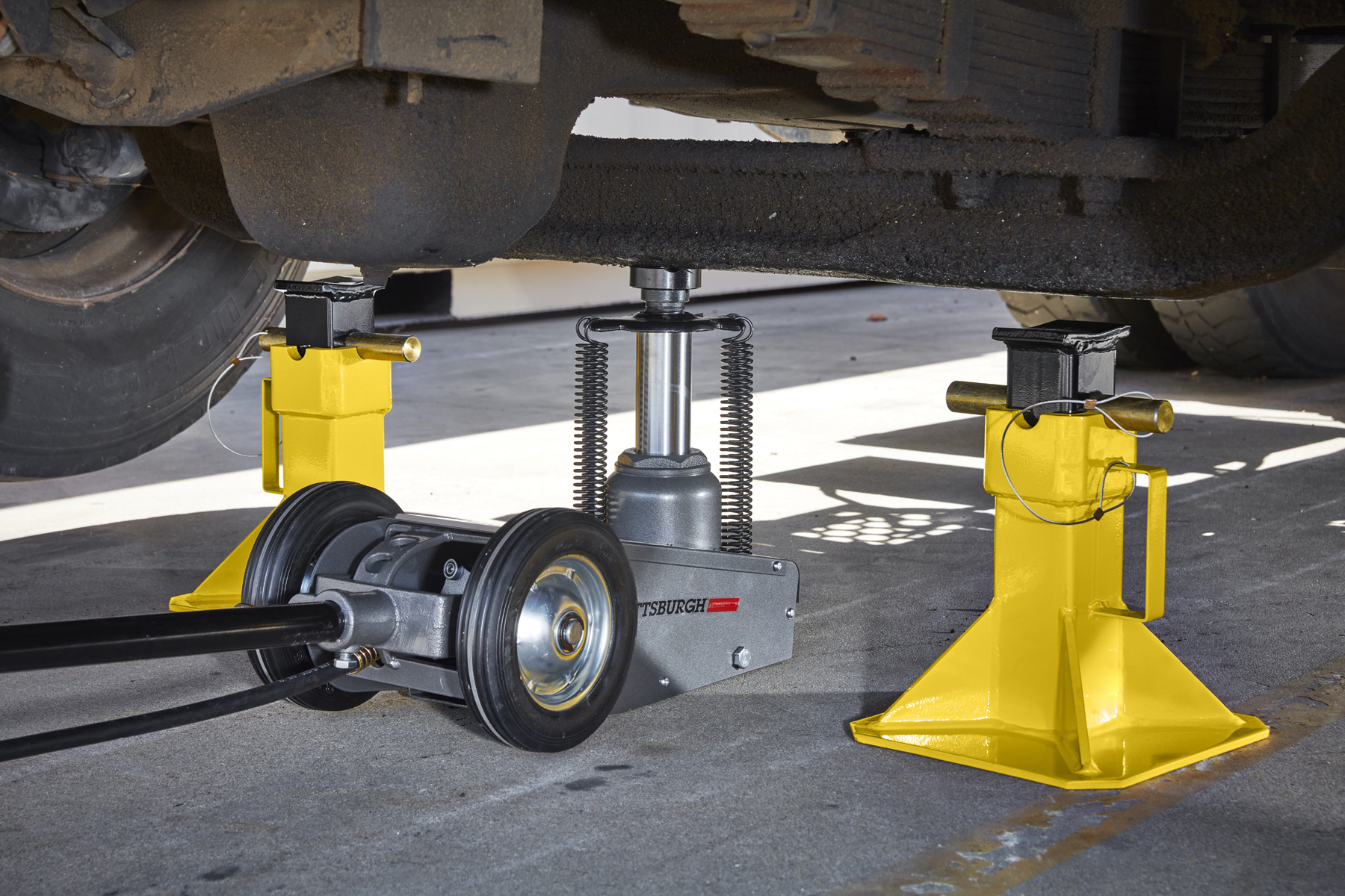 HARBOR FREIGHT TOOLS INTRODUCES THREE NEW JACK STANDS TO THE PRO GRADE DAYTONA™ LINE - Harbor ...
